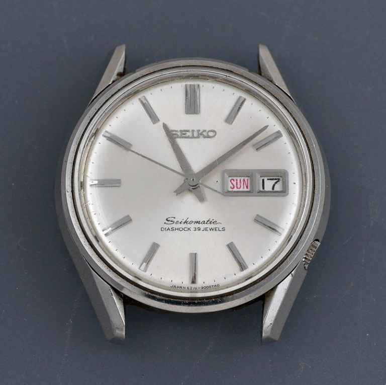 A Grand Seiko in all but name: the Seikomatic 6216-9000 | Adventures in ...